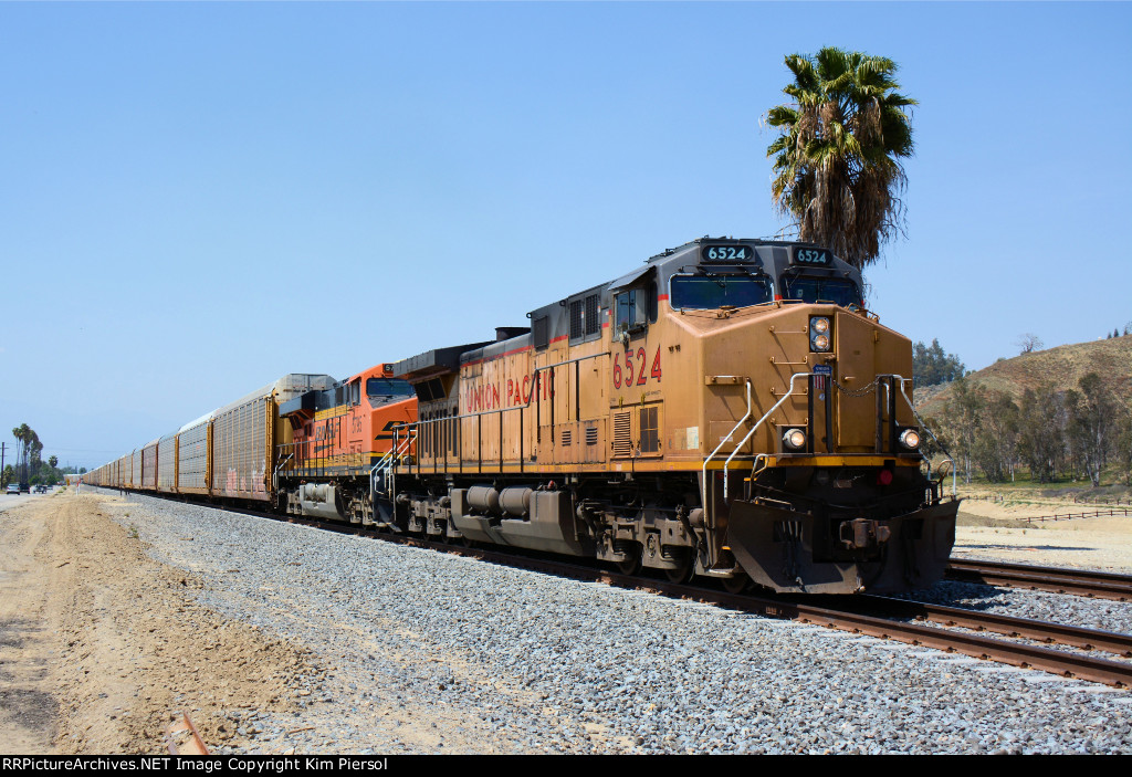 UP 6524 BNSF 5795 Climbing Beaumont Hill